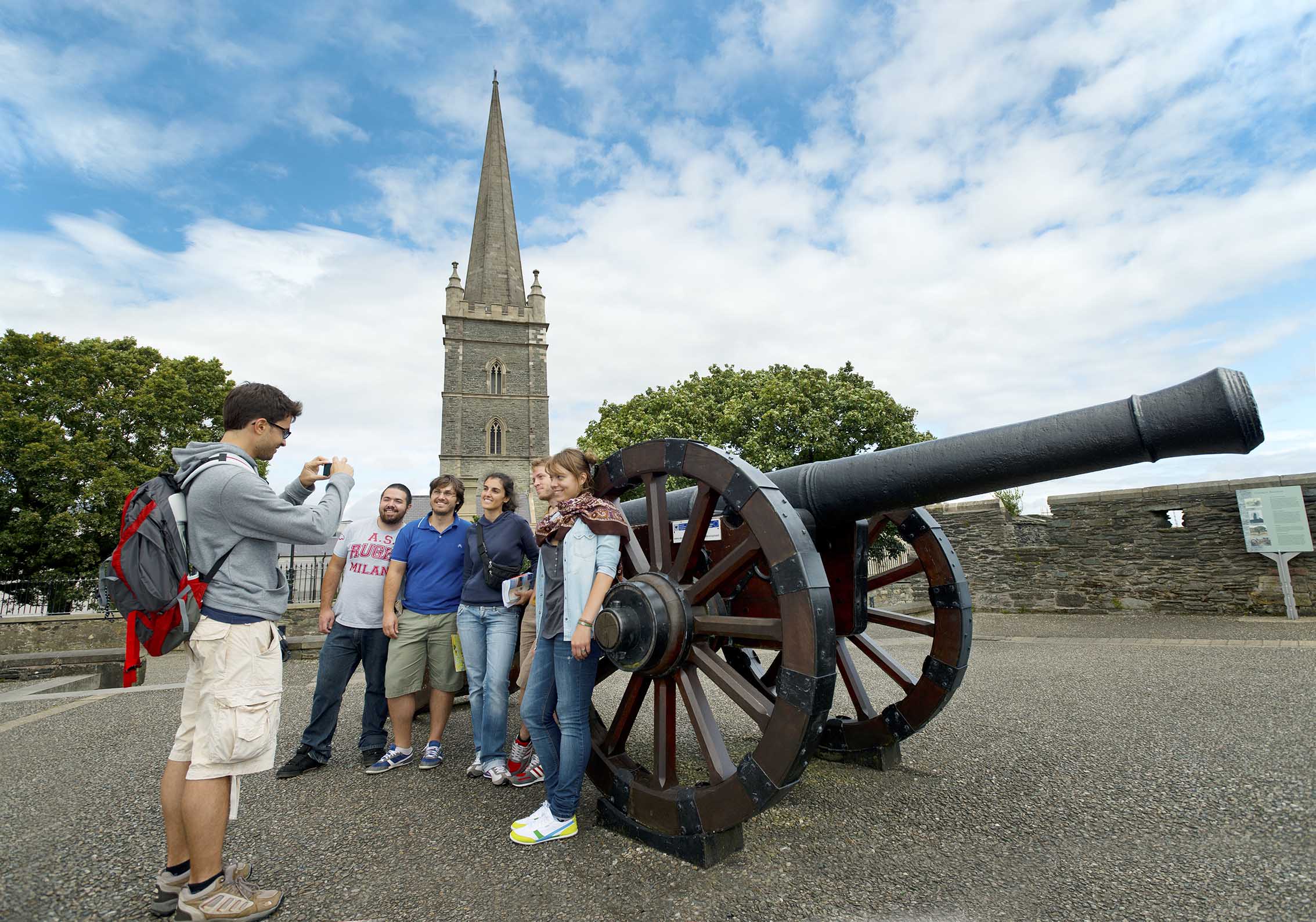 Derry or Londonderry - Oomi